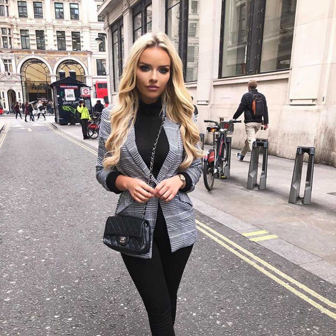 Becca Medlin (@beccamedlin) | Fotos und Outfits in 21 Buttons