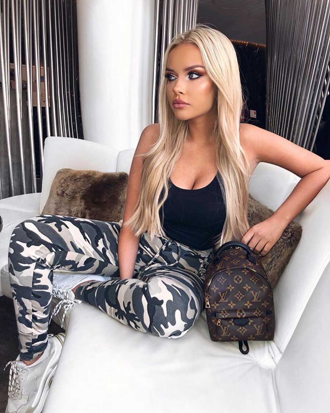 Becca Medlin (@beccamedlin) | Fotos und Outfits in 21 Buttons