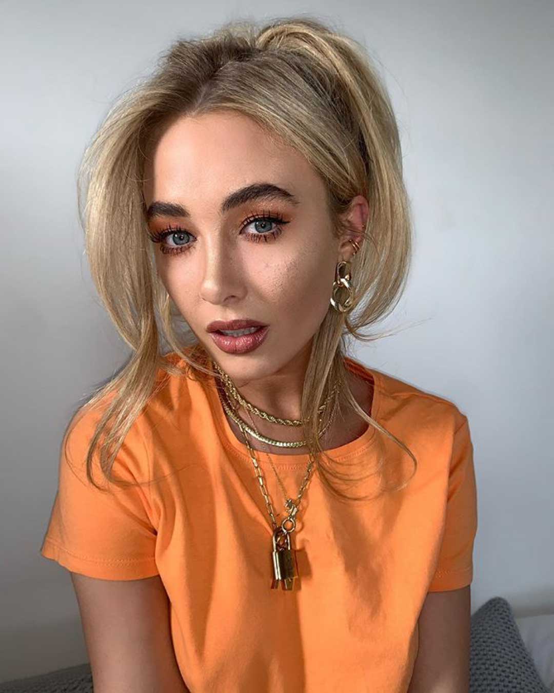 Look of @nicmarhug from 6 April, 2020 | 21 Buttons