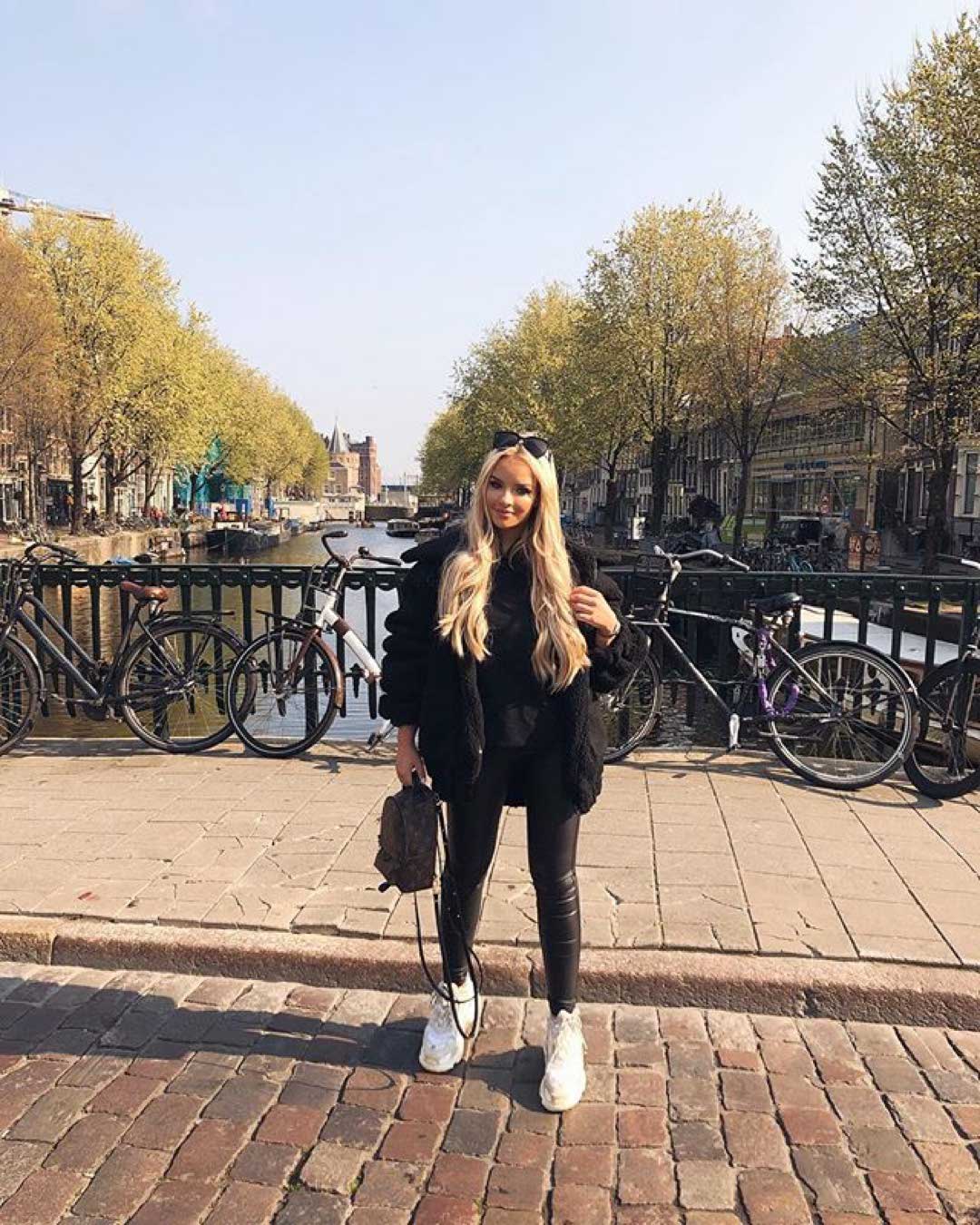 Becca Medlin (@beccamedlin) | Fotos und Outfits in 21 Buttons