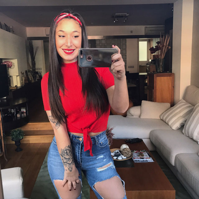 Raquel Royo (@raquelroyo) | Photos and Outfits on 21 Buttons