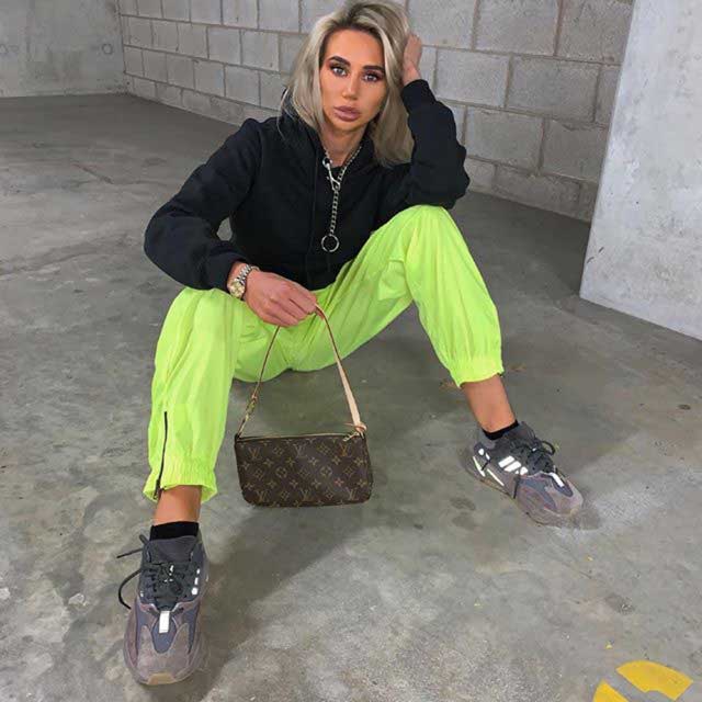 Emily Armstrong (@emilyjanearmstrongx) | Photos and Outfits on 21 Buttons