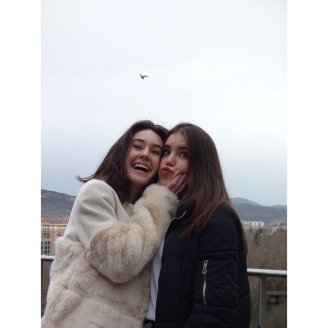 Angela Ferrero. (@angelaferrero) | Photos and Outfits on 21 Buttons