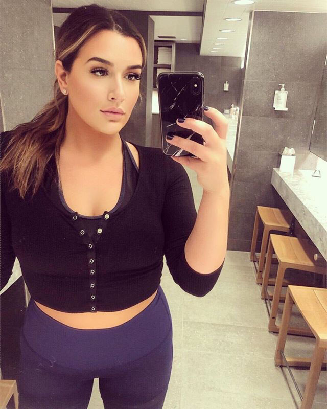 Nicole Rizzuto (@nicolerizzuto_) | Photos and Outfits on 21 Buttons