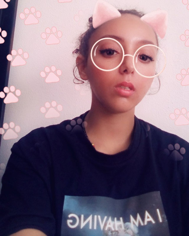 LEILA 🍕 PETERS (@leiilapeters) | Photos and Outfits on 21 Buttons