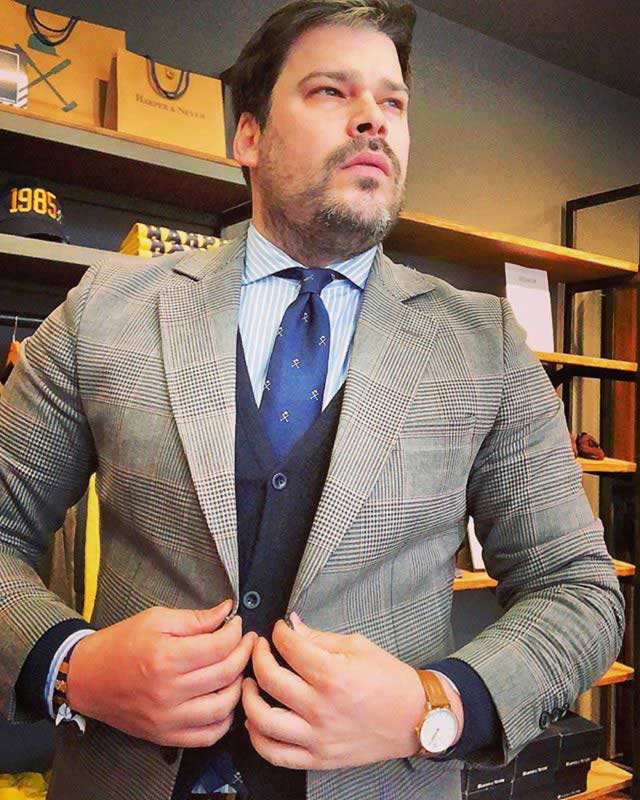 Hugo Valle (@hugovalle) | Photos and Outfits on 21 Buttons