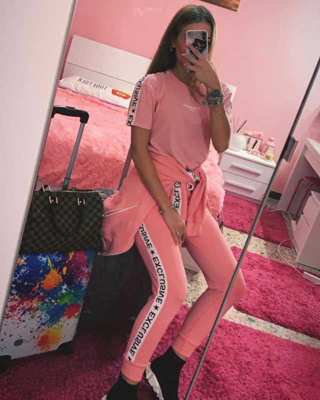 GIULIA MANNUCCI🎀 (@giulia.mannucci) | Photos and Outfits on 21 Buttons