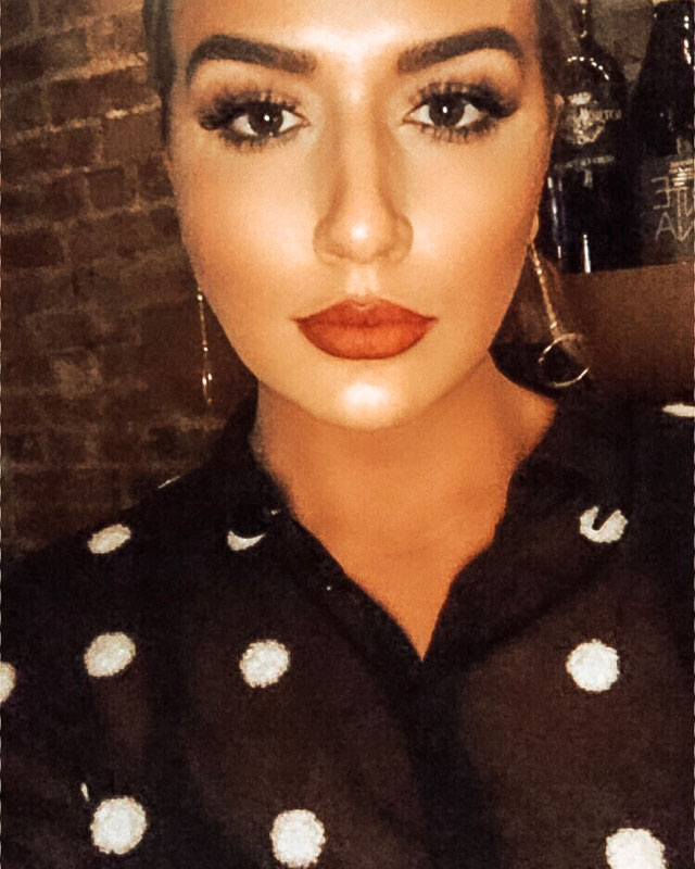 Nicole Rizzuto (@nicolerizzuto_) | Photos and Outfits on 21 Buttons