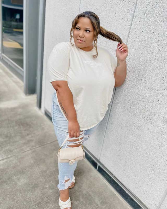 Becca Amy (@queenofeverythingg) | Photos and Outfits on 21 Buttons