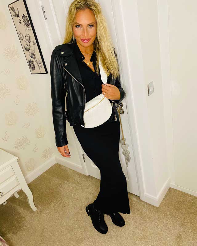 Kara Barron (@kara_barron_) | Photos and Outfits on 21 Buttons