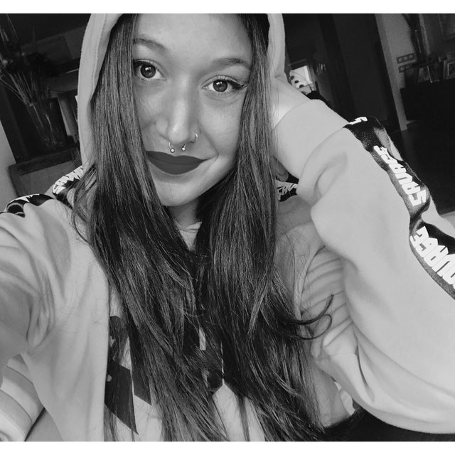 Raquel Royo (@raquelroyo) | Photos and Outfits on 21 Buttons