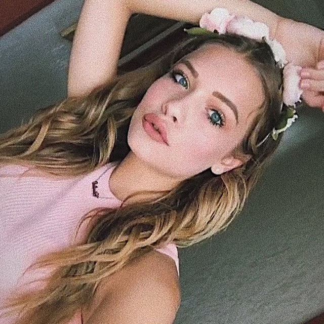 Giulia Mannucci (@giuliamanncci) | Photos and Outfits on 21 Buttons