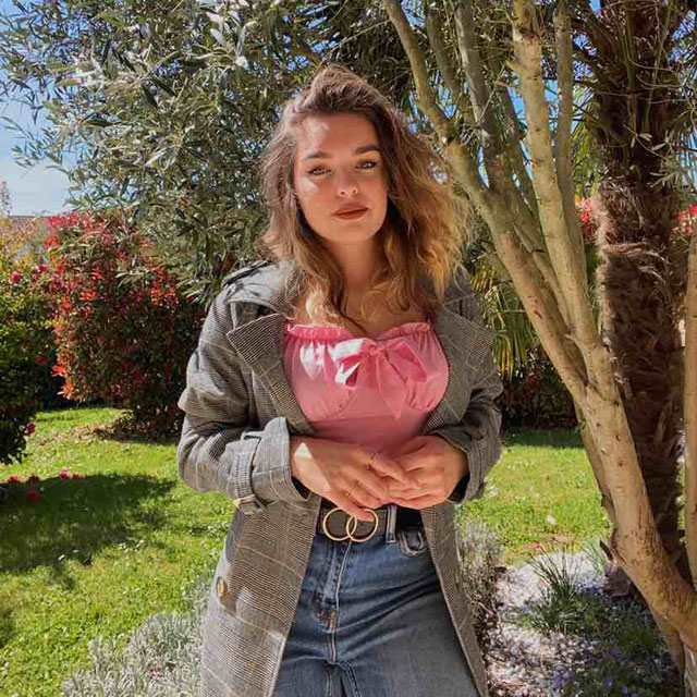 Emma Chalopin (@ema_chalopin) | Photos and Outfits on 21 Buttons