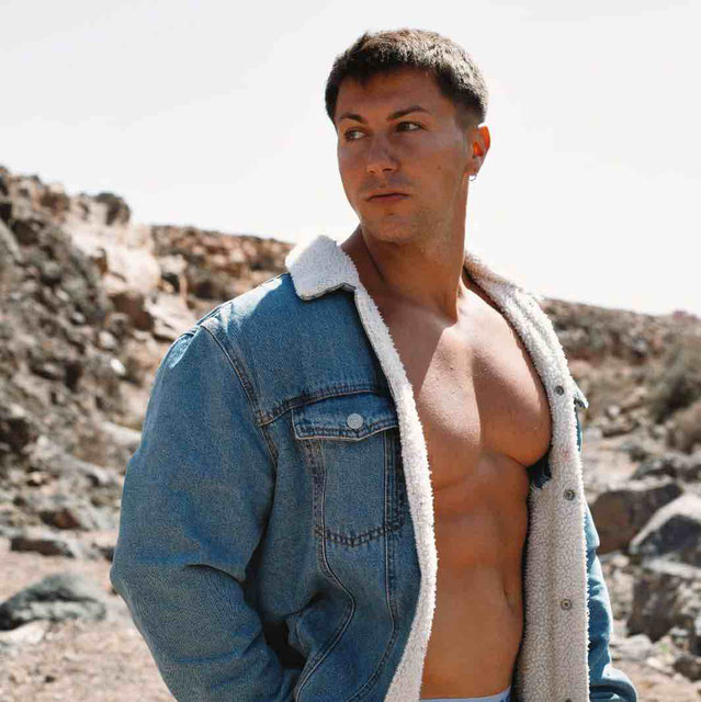 Edgars Strelcovs (@edgars_strelcovs) | Photos and Outfits on 21 Buttons