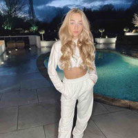 Ami Charlize (@amicharlze) | Photos and Outfits on 21 Buttons