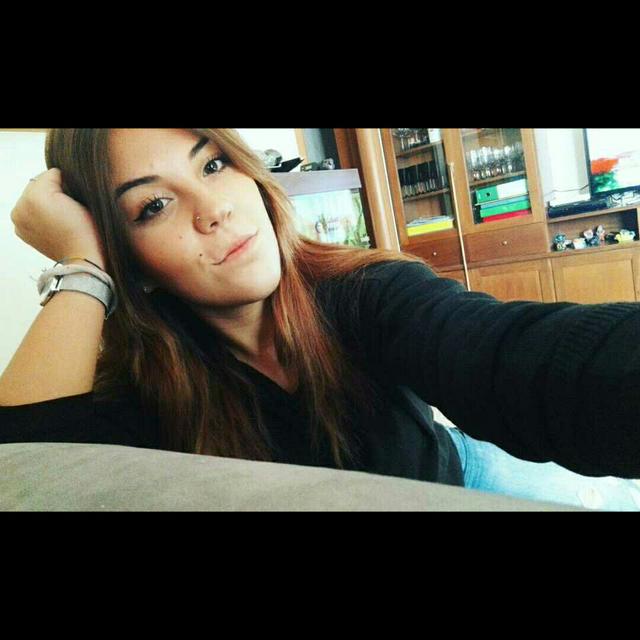 Giulia Carbini (@giuliaacarbini) | Photos and Outfits on 21 Buttons